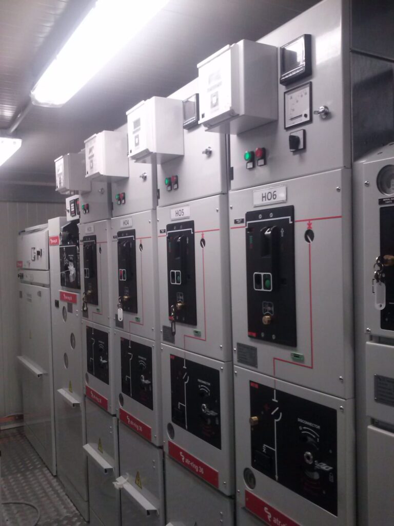 Sous-stations compactes 34,5kV - CR Technology Systems