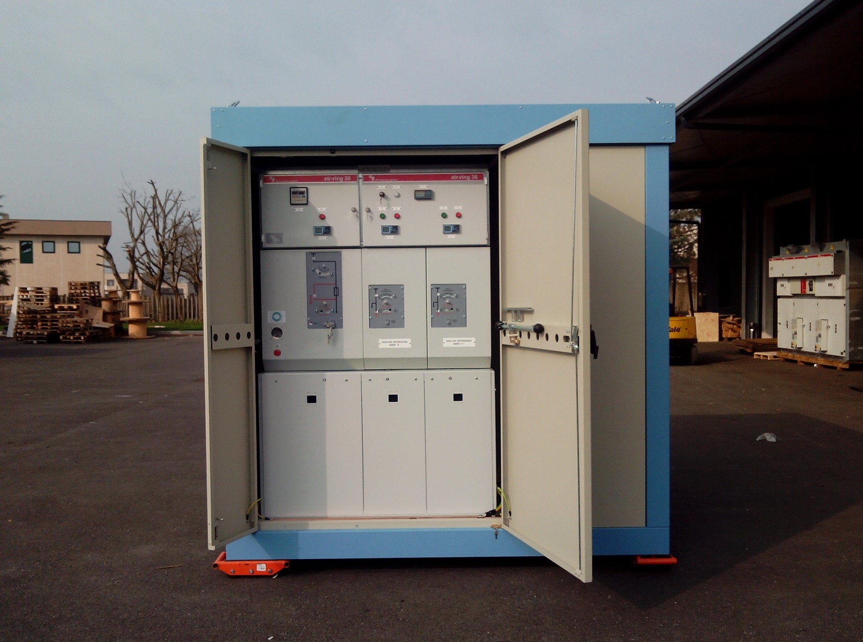 Subestaciones compactas para área industrial - C.R. Technology Systems