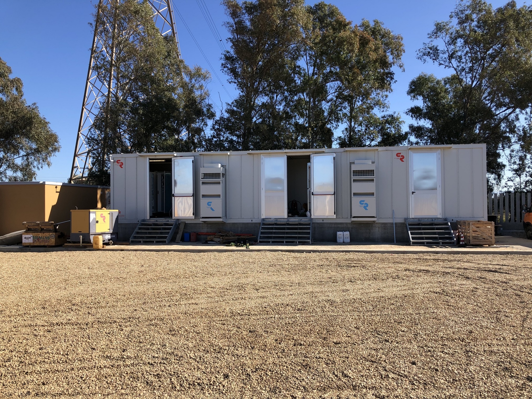 Subestación conectada a sistema fotovoltaico - CR Technology Systems