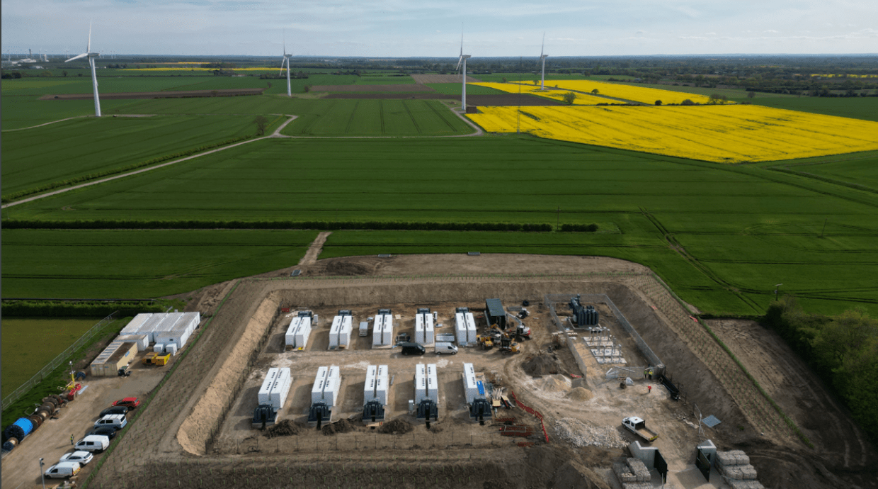 Energy revolution: compact substation with BESS - CRTS